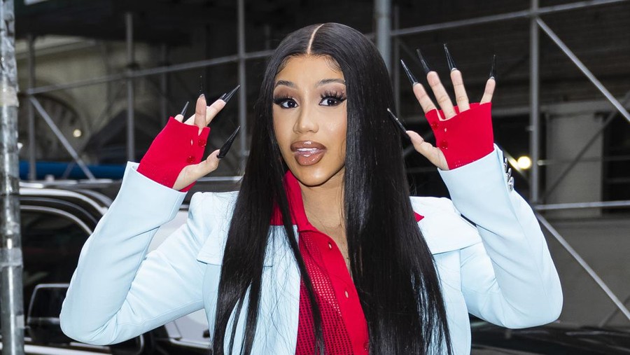 Cardi B Digugat Rp74,8 M Terkait Kontroversi Sampul Album