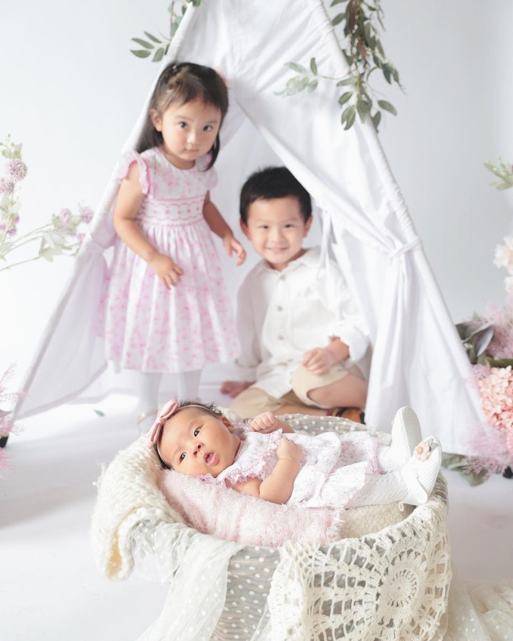 7 Potret Cantik Baby Austine, Anak Chef Devina Hermawan Bareng Dua ... 7 Potret Cantik Baby Austine, Anak Chef Devina Hermawan Bareng Dua ...