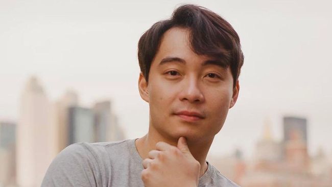 Komedian Uncle Roger Sudah Sampai di Indonesia, Permintaan Netizen ...
