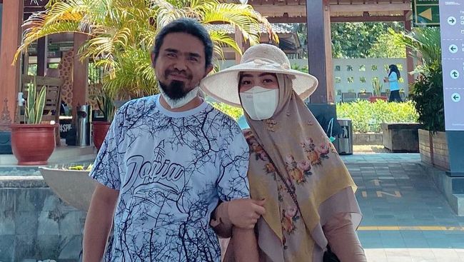 Sosok Yuni LIDA Istri Kedua Gus Samsudin yang Kini Ikut Disorot