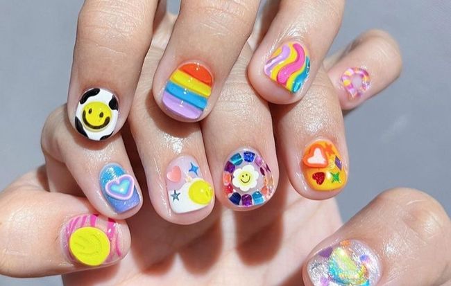 Ide Nail Art Penuh Warna yang Cocok Banget untuk Cewek Kue