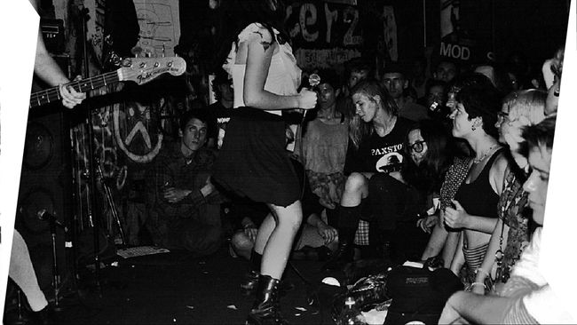 Mengenal Riot Grrrl, Gerakan Perempuan di Skena Punk