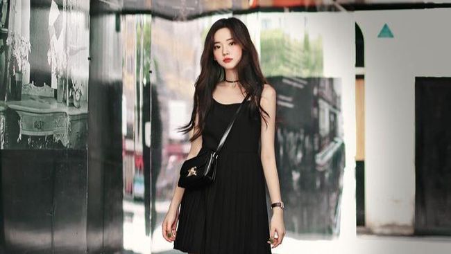 Elegan atau Malah Monoton? Simak Alasan Tren Outfit Serba Hitam Semakin ...