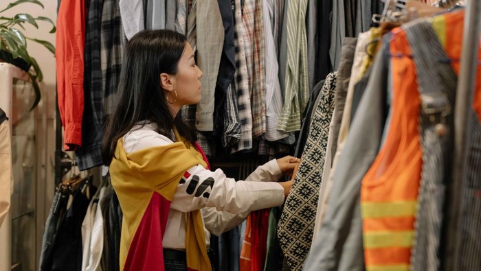 Impor Pakaian Bekas Kini Dilarang Pemerintah, yang Hobi Thrifting Masih ... Impor Pakaian Bekas Kini Dilarang Pemerintah, yang Hobi Thrifting Masih ...