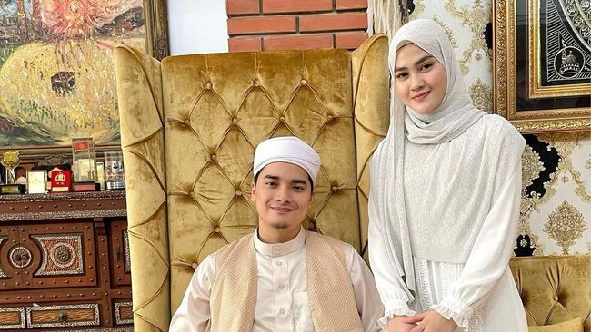 7 Potret Kehamilan Kedua Henny Rahman, Makin Romantis dengan Alvin Faiz ...