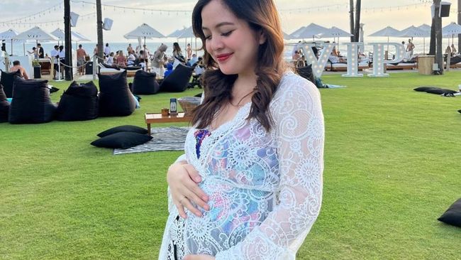 7 Potret Tasya Kamila Pamer Baby Bump di Usia Kehamilan 20 Minggu - Foto 1