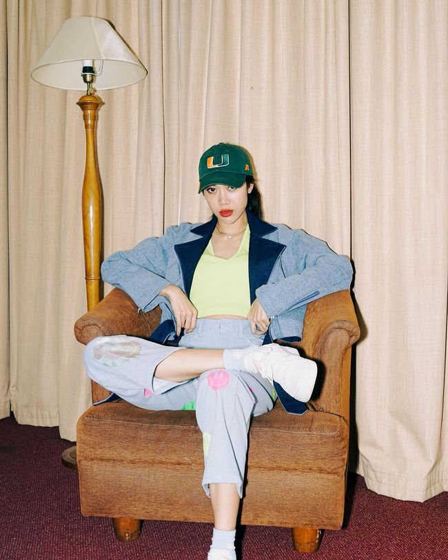 4 Potret OOTD Widi Vierratale yang Tampil Fashionable dengan Topi