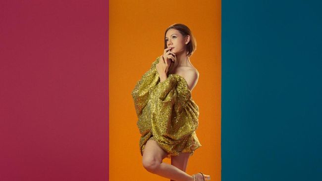 Lama Hiatus, Shae Kembali Eksis Lewat 'Love with You'