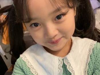 Viral Karena Wajahnya Dijadikan Stiker WhatsApp! Intip Potret Kwon Yuli, Selebgram Cilik yang ...