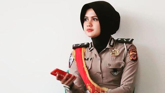7 Potret Cantik Bripda Ismi Saat Tampil Pakai Hijab Jadi Sorotan