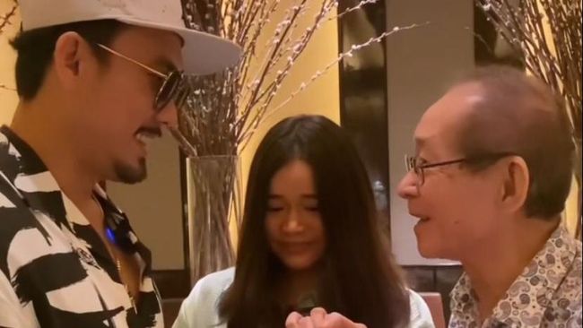 8 Momen Haru Denny Sumargo Perdana Bertemu Ayah Mertua Usai 2 Tahun Nikah