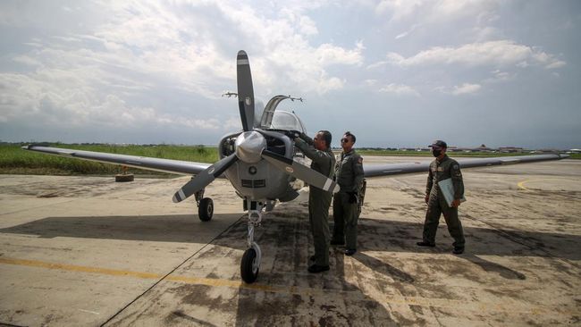 Identitas Pilot dan Co-Pilot Pesawat Latih TNI AL yang Jatuh Identitas Pilot dan Co-Pilot Pesawat Latih TNI AL yang Jatuh