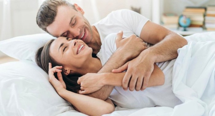 5 Posisi Seks yang Harus Dicoba Saat Bercinta di Hotel