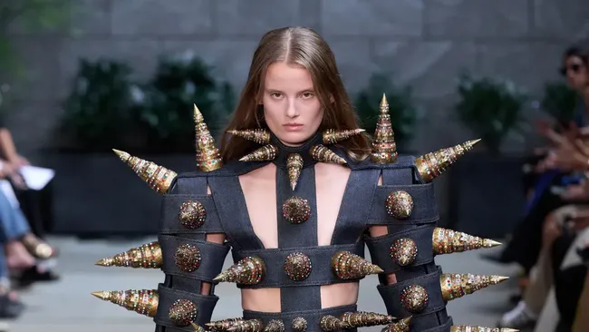 Intip Detail Koleksi Area Fall 2022 yang Bagaikan Karya Seni, dari ...