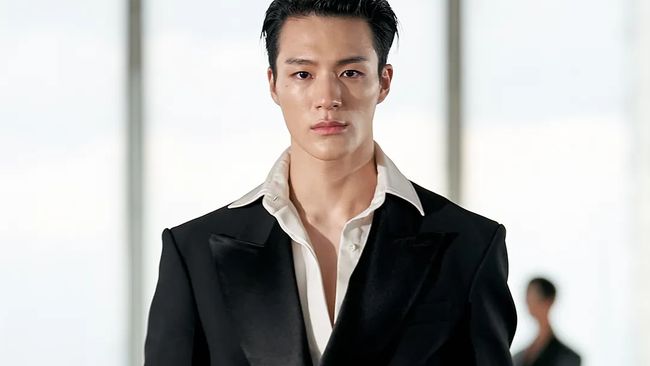 Bawakan Busana dari Peter Do, Jeno 'NCT' Sukses Debut di Runway New York Fashion Week