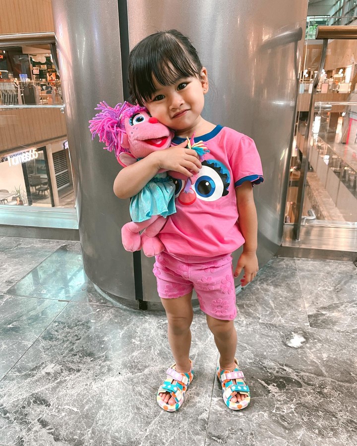 7 Potret Gaya Zayn dan Zunaira Anak Kembar Syahnaz Sadiqah, Bikin Gemas ...