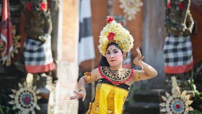 7 Contoh Tari Tradisional Indonesia dan Asalnya, Perkenalkan pada Si ...