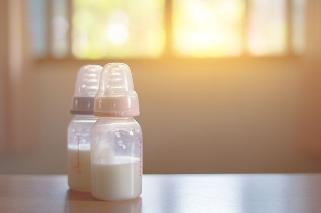 5 Tips Memilih Botol Susu Newborn, Bunda Perlu Tahu