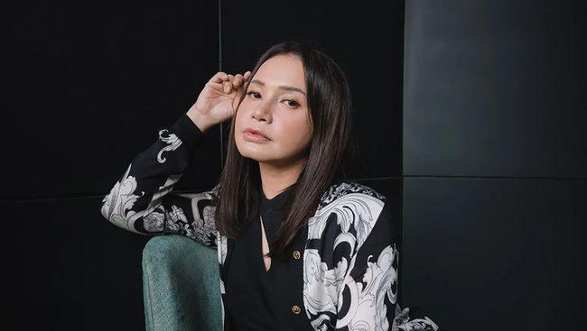 7 Potret Cantik Rossa Awet Muda di Usia 43 Th, soal Jodoh Akui Suka ...