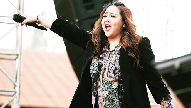 7 Potret Audy Item Kembali Manggung Usai Lama Vakum, Haru Nyanyi Bareng ...