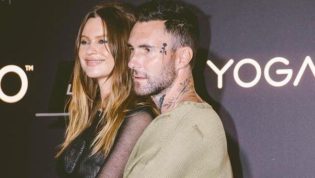 Adam Levine Diisukan Selingkuh, Begini Reaksi Behati Prinsloo Bila ...