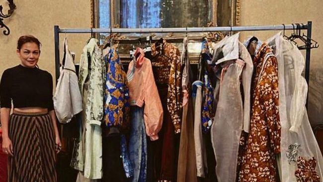 Bangga! Jenny Yohana Bawa Batik Durian Lubuklinggau di Milan Fashion ...