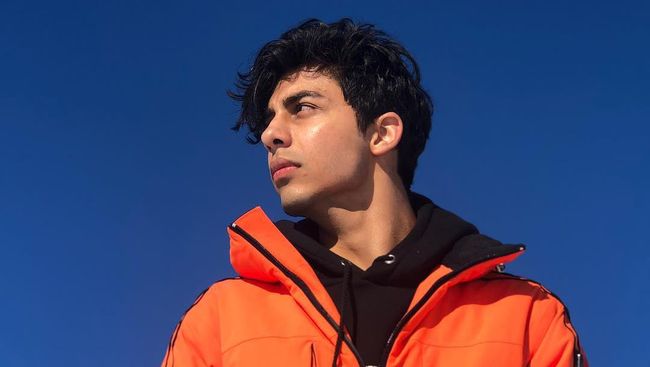 Nggak Kalah Ganteng dari Ayahnya, Ini Pesona Aryan Khan Putra Shah Rukh ...