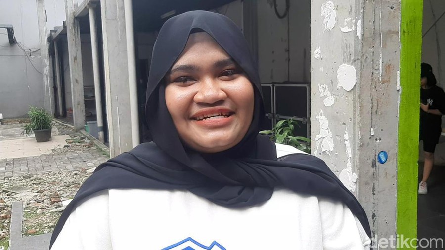Lirik Lagu Ih Abang Jahat, Aku Tuh Cinta Berat - Ecko Show ft Intan Lembata Lirik Lagu Ih Abang Jahat, Aku Tuh Cinta Berat - Ecko Show ft Intan Lembata