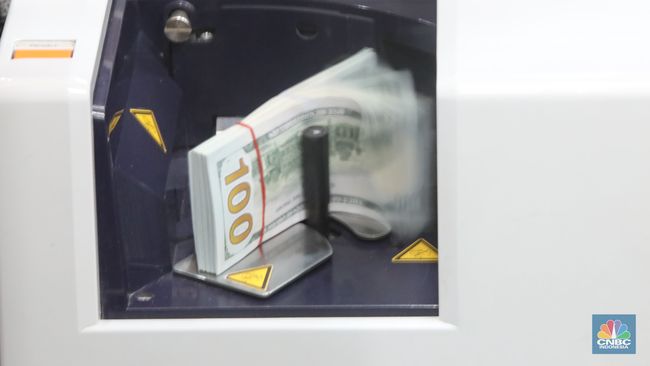 Rupiah Melemah, Dolar Naik 0,19% Jadi Rp 16.070