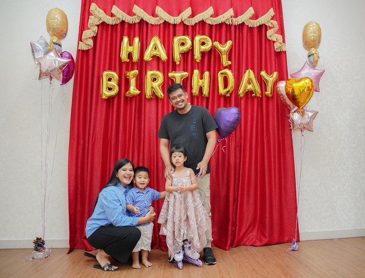 7 Potret Kahiyang & Bobby Nasution Momong Anak, Sempatkan Waktu Demi ...