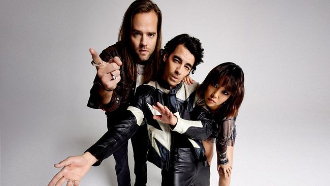 Lirik Lagu Toothbrush - DNCE