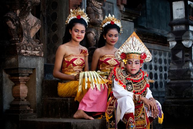 Mengenal 5 Jenis Baju Adat Bali: Nama, Keunikan dan Makna di Baliknya Mengenal 5 Jenis Baju Adat Bali: Nama, Keunikan dan Makna di Baliknya
