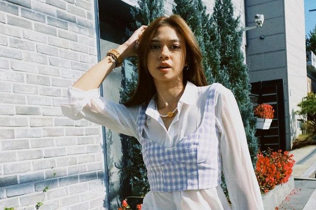 Inspirasi Tampil Stylish dan Nyaman ke Kantor Saat Musim Hujan ala Yuki ... Inspirasi Tampil Stylish dan Nyaman ke Kantor Saat Musim Hujan ala Yuki ...