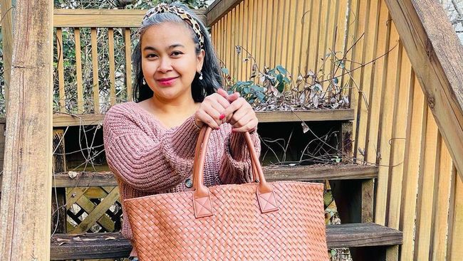 Kisah Sukses Wanita Salatiga Jadi Desainer Tas Kulit di AS, Sempat ...