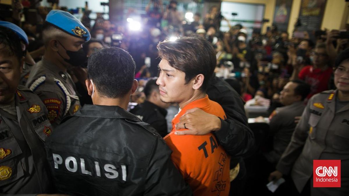 Rizky Billar Pasang Wajah Suram Pakai Baju Tahanan Kasus KDRT