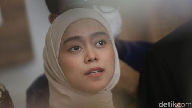 Ramai Pro Kontra Lesti Kejora Cabut Laporan KDRT: Netizen Jangan Salfok ... Ramai Pro Kontra Lesti Kejora Cabut Laporan KDRT: Netizen Jangan Salfok ...