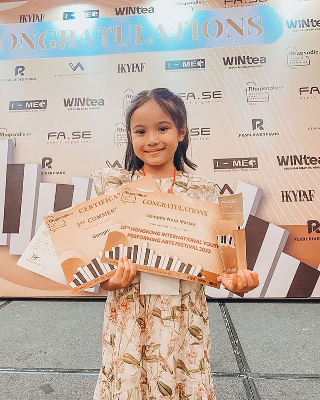 Bangganya Gisel dan Gading karena Gempi Berhasil Menang Lomba Piano