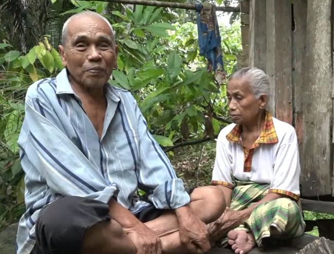 Saling Menopang, Pasutri Renta Hidup Sebatang Kara di Gubuk Tengah Hutan