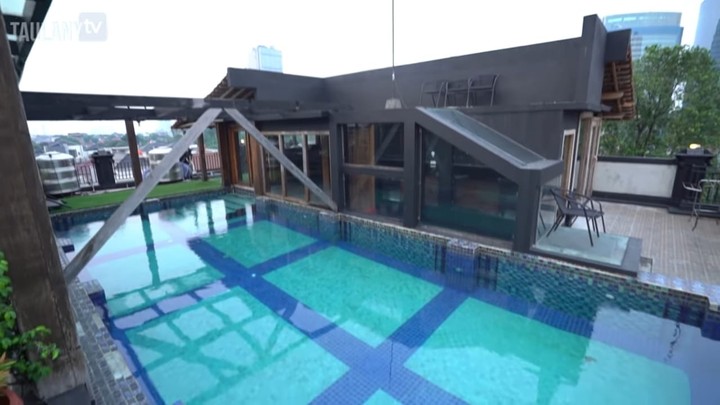 7 Potret Rumah Ahmad Dhani yang Ikonis, Penuh Barang Antik - 7