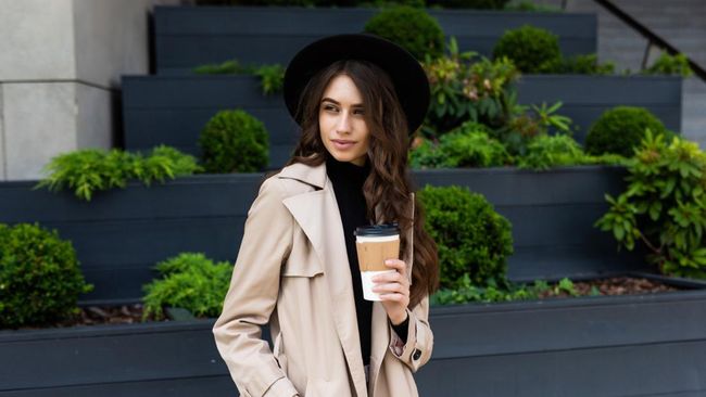 Biar Makin Stylish, Ini Kiat Pakai Topi Fedora untuk Gaya Sehari-hari