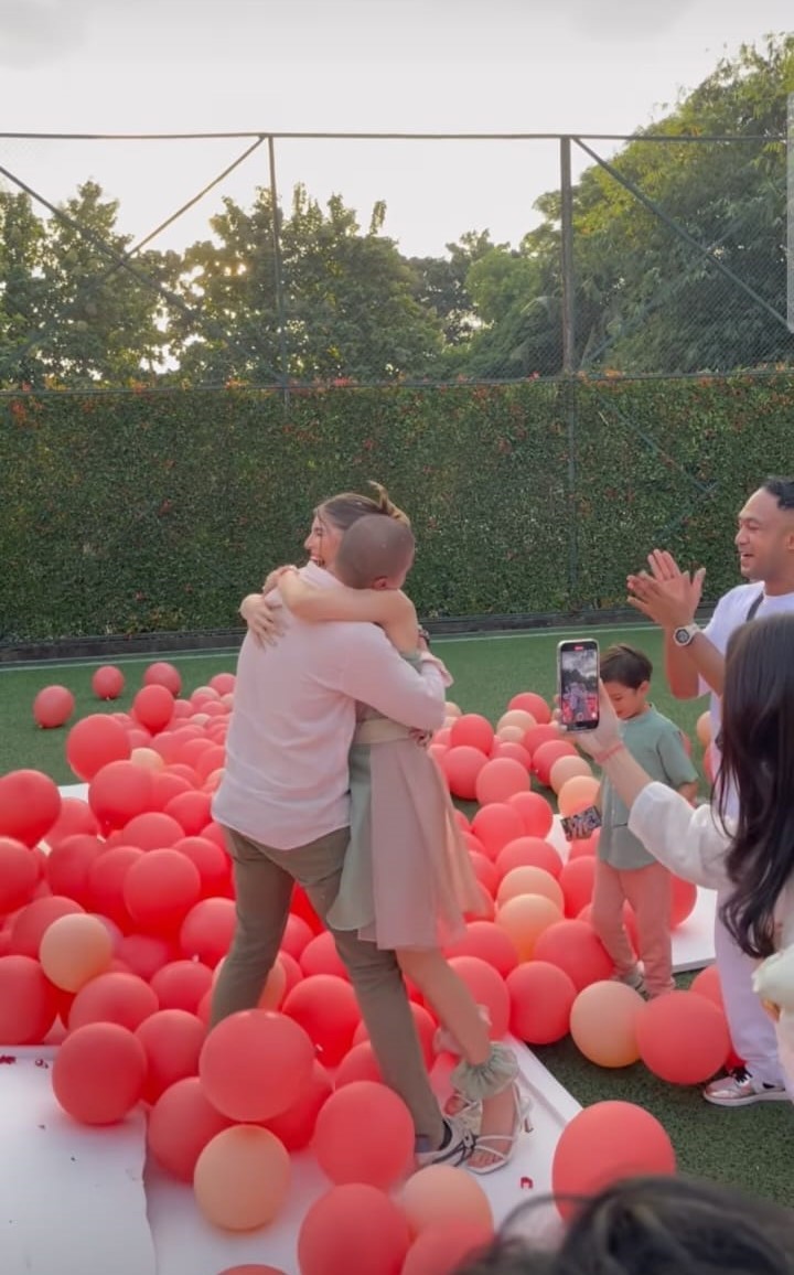 7 Potret Keseruan Gender Reveal Mikaila Patritz, Suami Harus Push Up ... 7 Potret Keseruan Gender Reveal Mikaila Patritz, Suami Harus Push Up ...