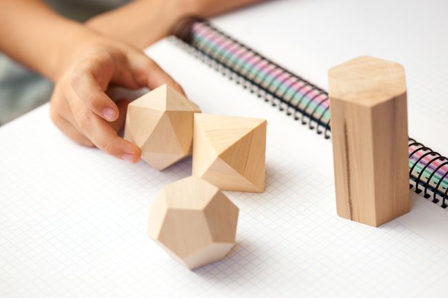 Mengenal Prisma Segi Lima: Sifat-sifat dan Rumus Hitung Volumenya - 2