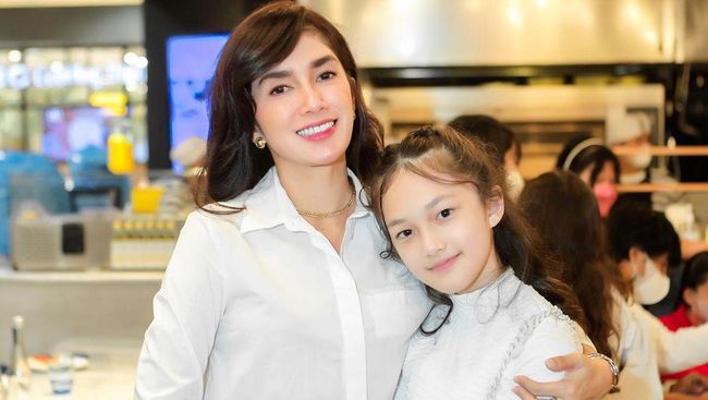 7 Potret Eleanor Anak Ussy Sulistiawaty dan Andhika yang Disebut Mirip ...