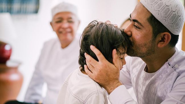 Hari Ayah Nasional, Ini Teladan Rasulullah dalam Mendidik Anak