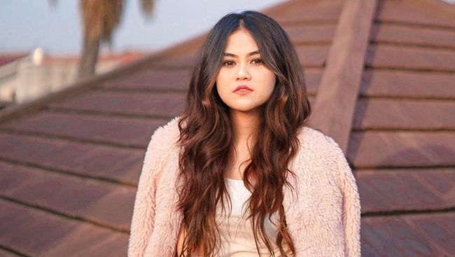 Profil Indrayani Rusady mantan pacar Rey Mbayang.