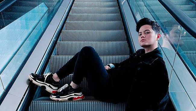 Potret Stevan Pasaribu Penyanyi Tampan yang Disebut Gebetan Celine ...