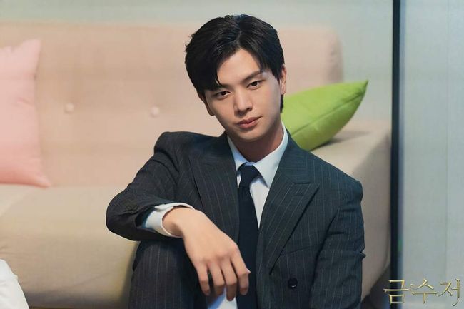5 Idol Pria Jadi Pemeran Utama Drakor 2022, Sungjae BTOB di The Golden ...