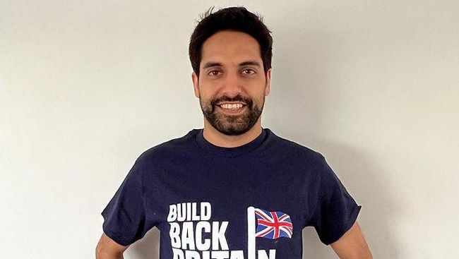 7 Potret Mahyar Tousi YouTuber London yang Hina Pemakai Batik Idiot