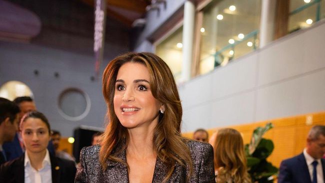 Bukan Tipe Gaya Bangsawan Umumnya, Tampilan Ratu Rania Ini Terlihat Bak ...