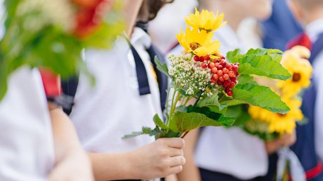 6 Ide Kado untuk Hari Guru 2022